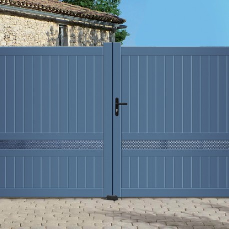 Portail alu Eclipse - décor tôle micro-perforée et traverse médiane